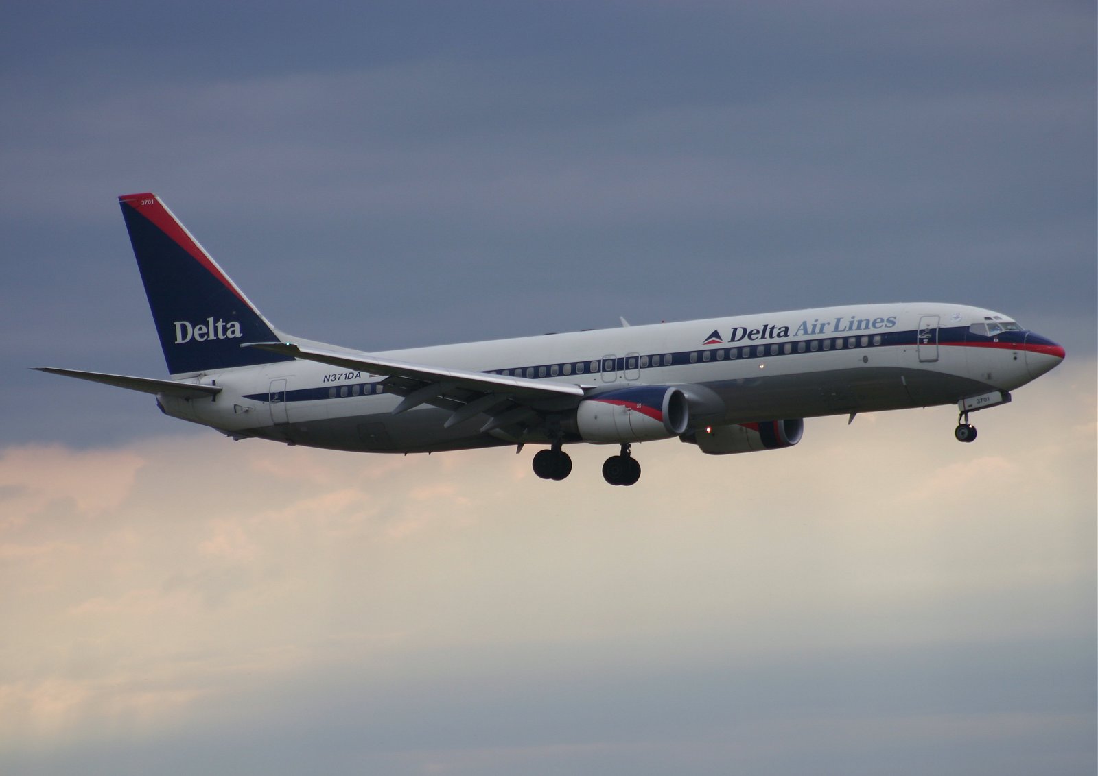 DFW Tower.com // Airplane Photograph Library // N371DA